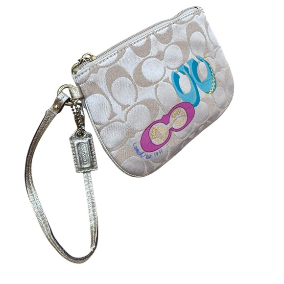 Coach | Bags | Coach Est 941 Beige Canvas Signature C Logo Wristlet ...